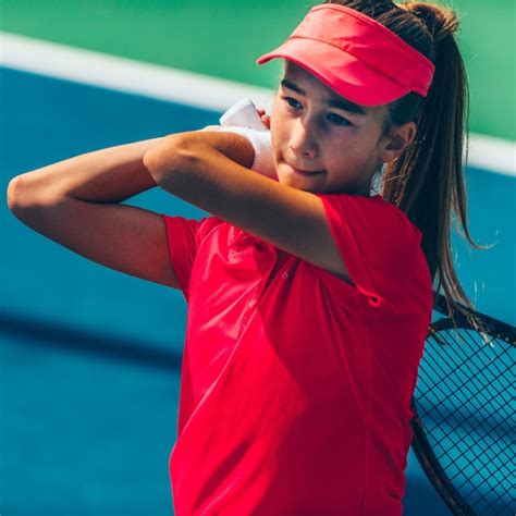 Premium Photo Girl Playing Tennis