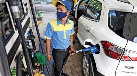 Petrol Diesel Cost Up For 2nd Day In Row 85 Paise Rise Again In Mumbai