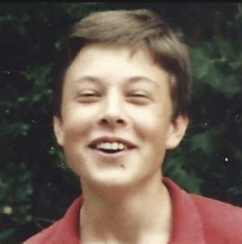 Foto de Elon Musk quando criança viraliza após polêmica de Kanye West