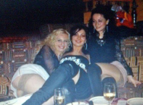 Voir Sous Leur Jupe Ou Robe Femme Erotique