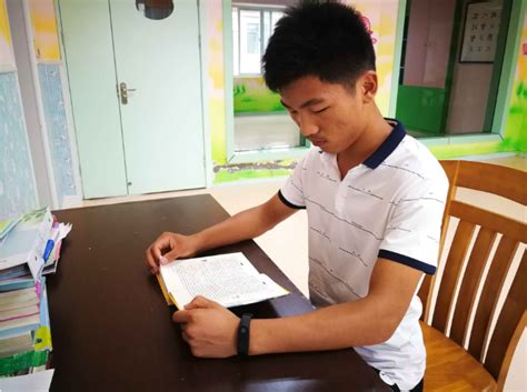 福彩助学榜样的力量代俊男：苦难成就的阳光男孩宿州