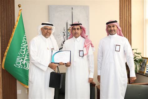 إدارة تعليم الشرقية On Twitter مدير عام تعليم الشرقية يكرم المدربين