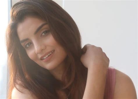 Anveshi Jain Looked Bold In Sensuous Deep Neck Blouse And Saree Watch