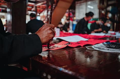 Premium Photo Vietnamese Scholar Writes Calligraphy At Long Son Calligraphy Festival Is A