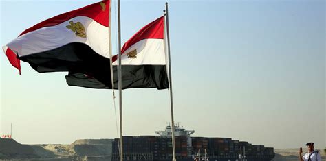 Insurers Face Huge Bills As Multi Vessel Pile Up Shuts Down Suez