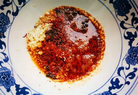 吃麻辣粉时，点名加一样这菜进去才“提味”，摊点老板一般不吭声 美食 养耳骚音