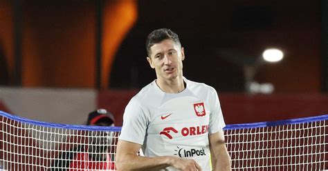 Lewandowski To Keep Taking Poland Penalties Despite Mexico Miss Reuters