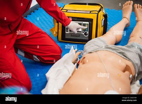 First Aid Cardiopulmonary Resuscitation Course Using Automated External Defibrillator Device
