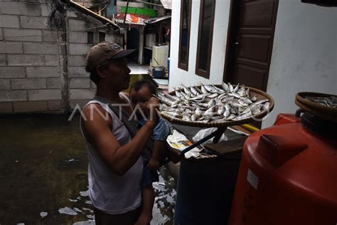 BANJIR ROB DI PESISIR JAKARTA ANTARA Foto