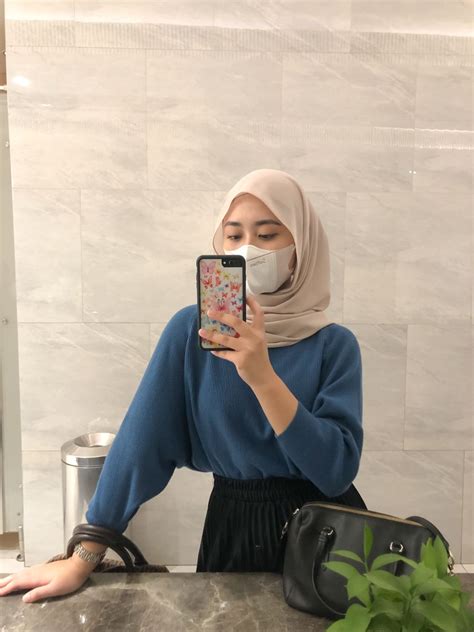 Mirror Selfie Mode Inspirasi Fashion Hijab Gaya Hijab Kasual
