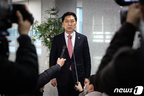 나경원 전대 불출마 관련 질의 답하는 김기현 네이트 뉴스