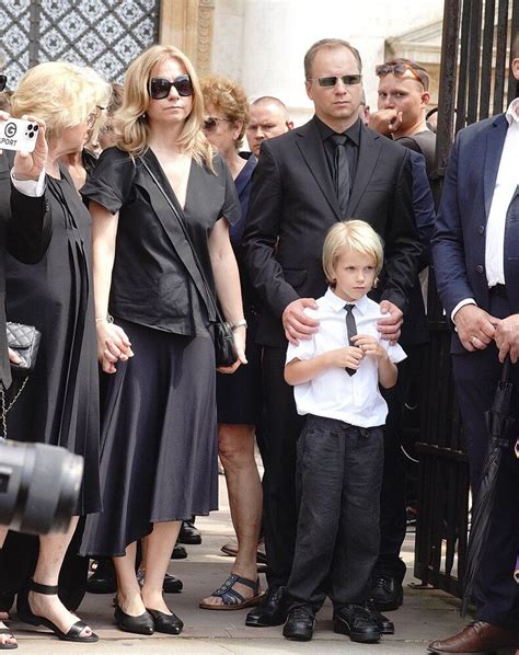 Córka Stuhra w centrum uwagi na pogrzebie Emocje wzięły górę