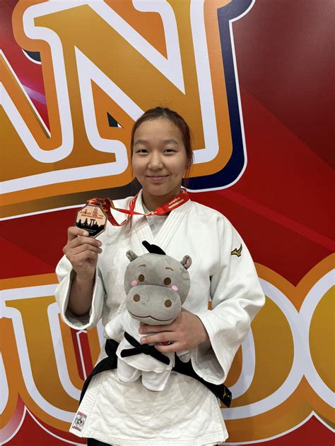 Монголын ӨСВӨР ҮЕИЙН ДАШТ Й ХҮРЭЛ МЕДАЛЬТ Б НЯМ ЭРДЭНЭ АЗИ ТИВИЙН АВАРГА ШАЛГАРУУЛАХ ТЭМЦЭЭНД