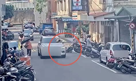 影北市單車男酒後上路搖晃擦撞自小客 慘摔受傷還將面臨裁罰