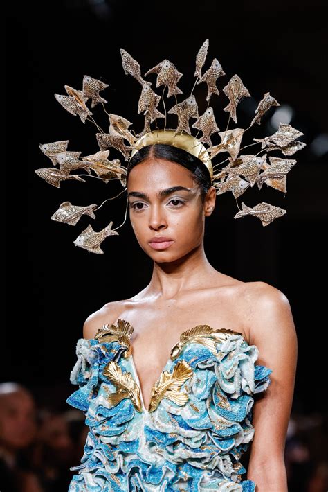 これぞオートクチュール！2023年春夏、華麗なる仰天ルックを総まとめ Vogue Japan