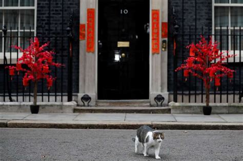 英國濃濃春節味 首相官邸唐寧街10號貼春聯 風傳媒