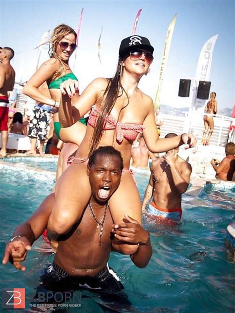 Multiracial Duo Naked On The Beach ZB Porn