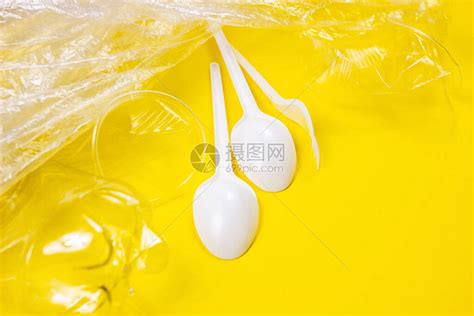 塑料汤匙叉子瓶子和杯子高清图片下载 正版图片503989956 摄图网