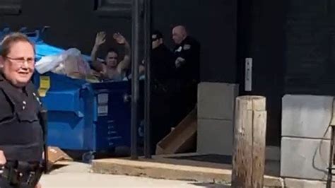 No One Answered 911 So St Louis Moms Swung Into Action Video R