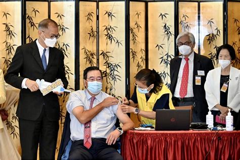 醫務衞生局局長宣告7名醫生所發免針紙失效 新傳網