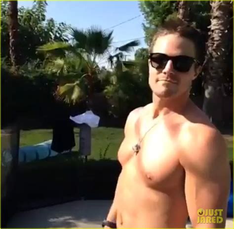 Stephen Amell Goes Shirtless For Fourth Of July Fun Stephen Amell