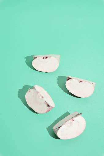 아쿠아 Menthe 색상 트렌드 애플 정물 신선한 미니멀 아트 0명에 대한 스톡 사진 및 기타 이미지 0명 과일 디자인