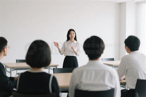 老师ai数字艺术 老师简约风格白领教师讲解学生听课课堂场景人像照片 Ai人像免费下载 Jpeg格式 1626像素 编号72575752 千图网
