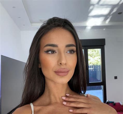 Maria Munoz Bio Age Height Wiki Models Biography