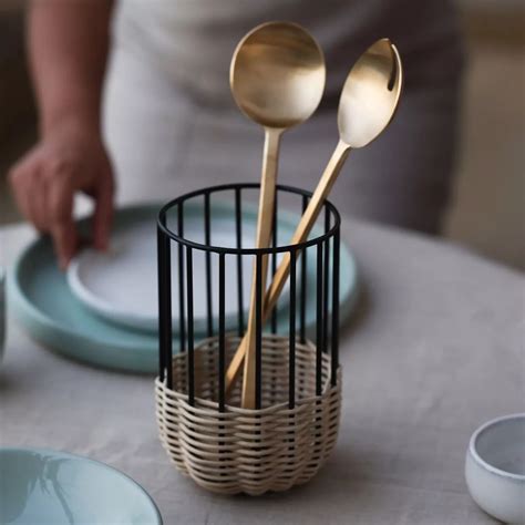 Fleck Loop Salad Servers Sur La Table