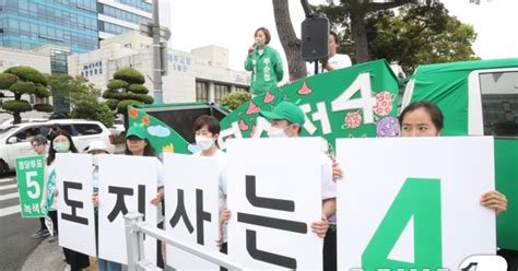 공식 선거운동 첫날 유세발언하는 부순정 제주지사 후보