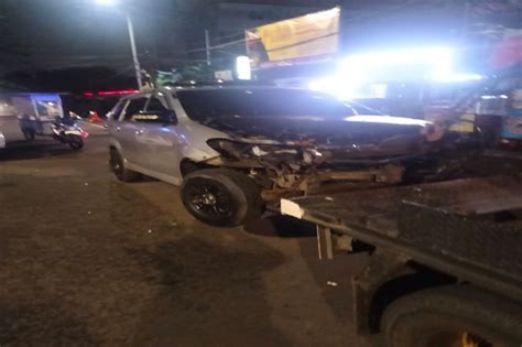 Sopir Hilang Kendali Mobil Tabrak Pedagang Sate Hingga Tewas Di Tanah