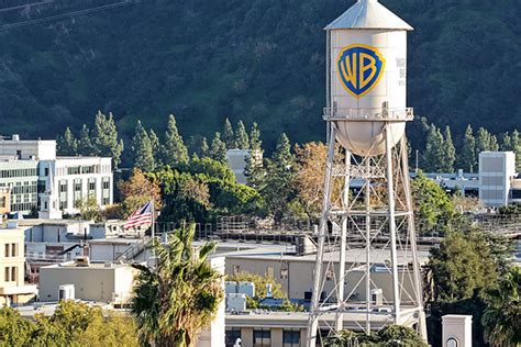 Paramount Or Netflix Wholl Win Fight For Warner Bros
