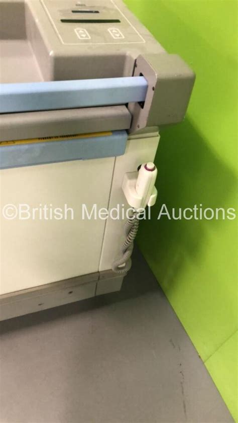 Ge Amx4 Plus Mobile X Ray Model 2275938 With Exposure Hand Trigger And Key Powers Up With Key