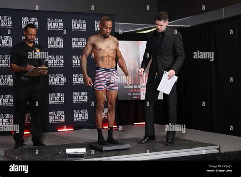 Glendale Az October 28 Boxer Dominique Griffin Steps On The Scale