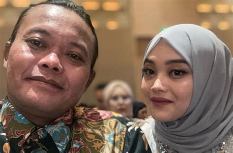 9 Potret Wisuda Rizwan Anak Sule, Putri Delina Hadir Gantikan Mendiang Lina Jubaedah