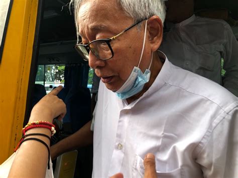 Dvb အင်းစိန်ထောင်မှ လွတ်ငြိမ်းခွင့်ရကြသူများ မြင်ကွင်း ဓာတ်ပုံ
