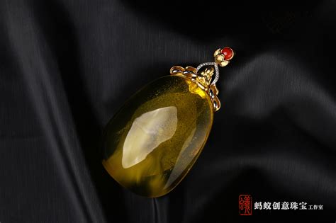 蚂蚁创意珠宝工作室——18k金镶大日如来琥珀吊坠蚂蚁创意珠宝 站酷zcool