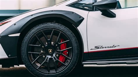 日本普利司通 X Lamborghini 打造全球首款超跑全地形失壓續跑胎 Sanjinoir 黑侍樂讀
