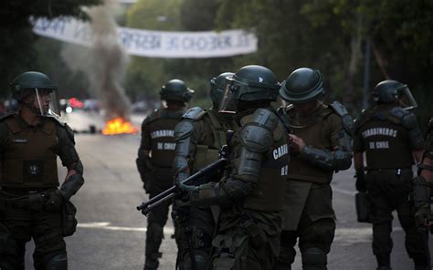 Carabineros en la mira encuesta Criteria revela que la mayoría los