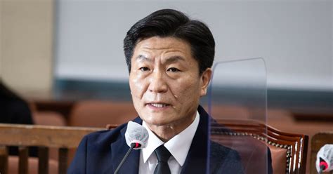 이임재 전 용산경찰서장 행안위 현안질의 증인 출석