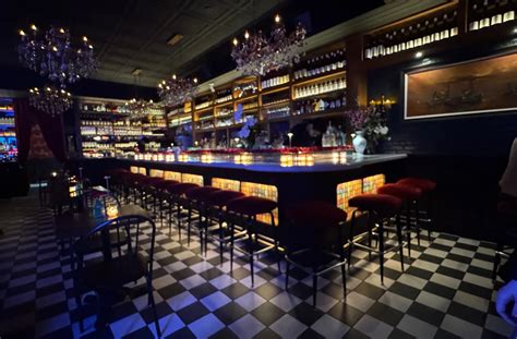 식당·바 식음료 서버웨이터 채용