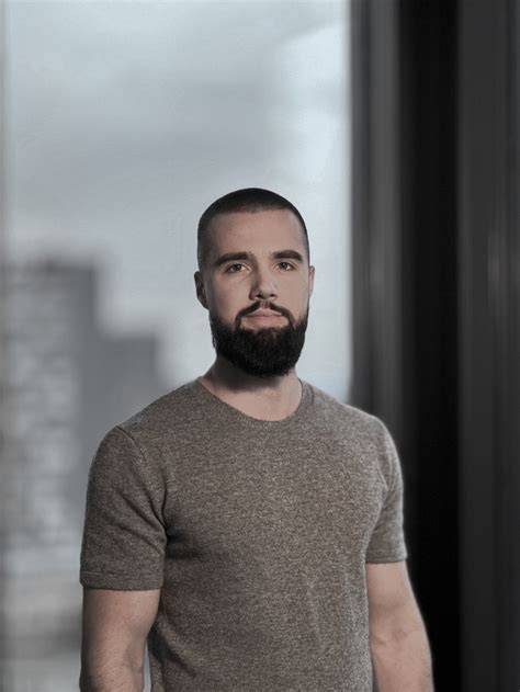about manuel medium