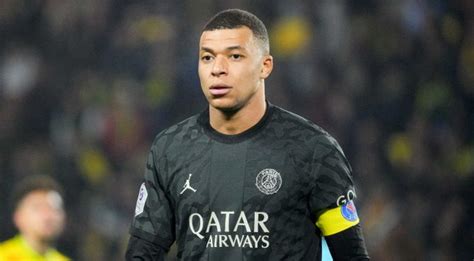 Mbappé sorti à la pause le scandale prend de l ampleur