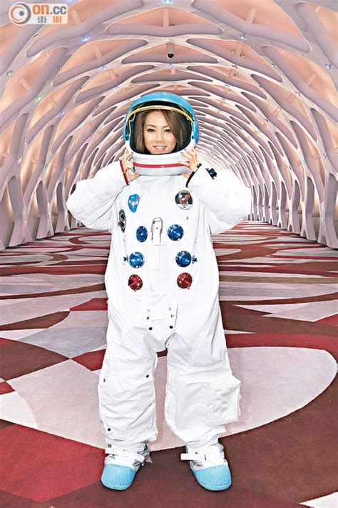 Gem克服畏高太空唱遊 太陽報