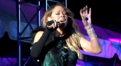 Heres Mariah Carey Allegedly Lip Syncing During A Concert In Jamaica