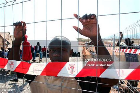 Centro De Estancia Temporal De Inmigrantes Photos Et Images De