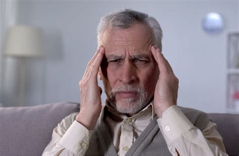 뇌졸중 전조 증상과 응급처치법은