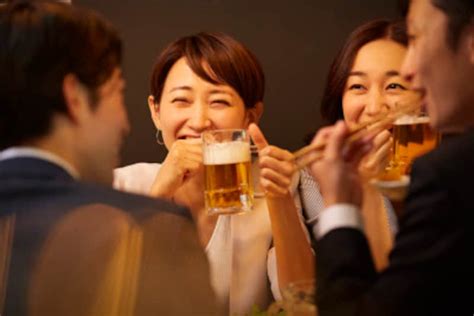 酔っても変わらない人・お酒で変わる人の心理とは？酔い方で性格診断 [恋愛] All About