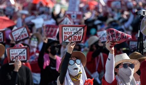 4b Is The Feminist Movement Persuading South Korean Women To Turn Their