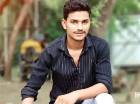 A Young Man Died After Being Hit By A Train In Mainpuri मैनपुरी में